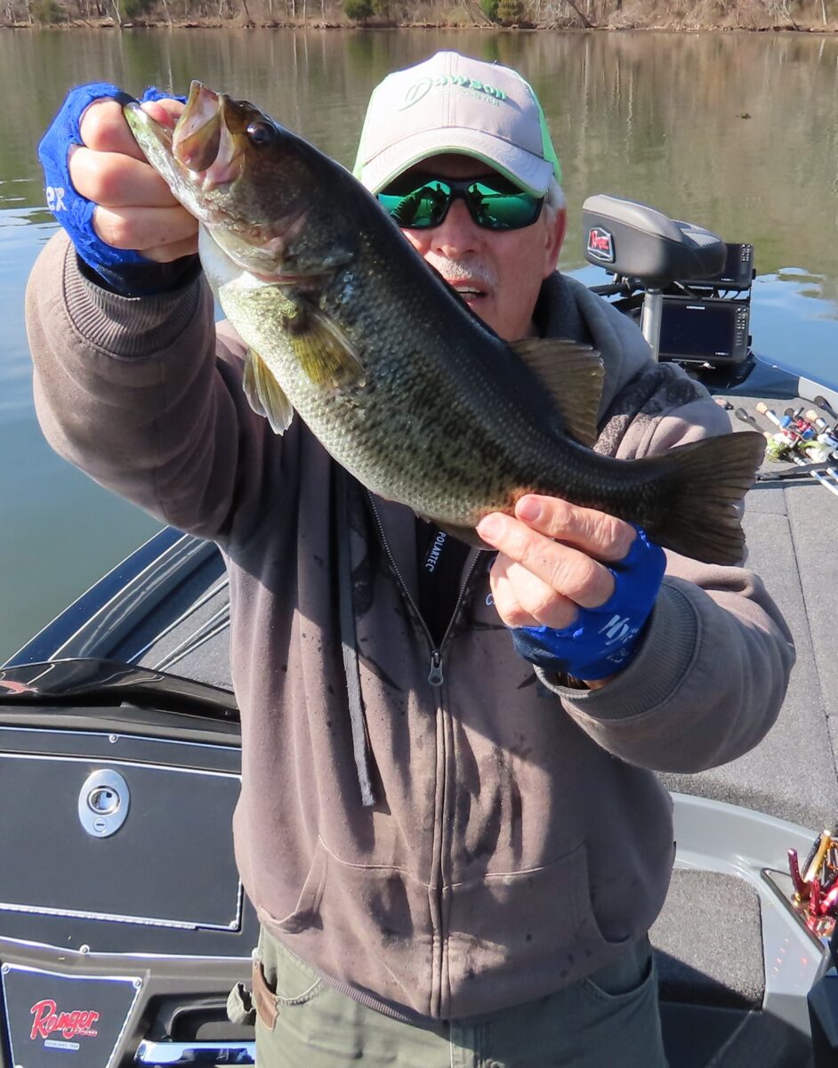 Mysteries of a Chatter Bait - Fish Lake Guntersville Guide Service
